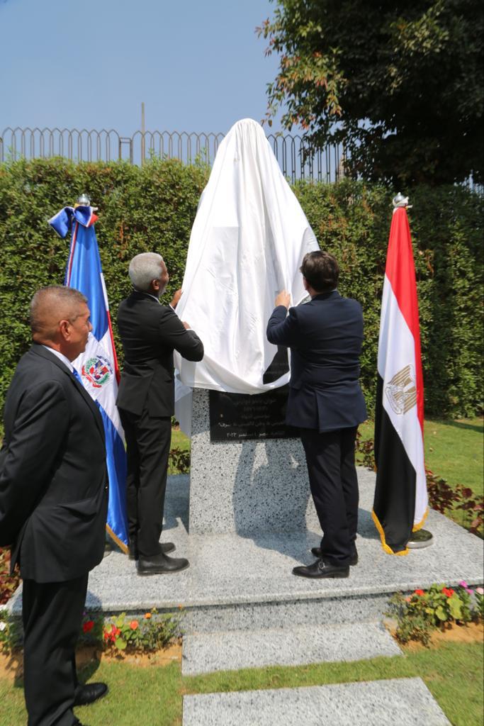 Embajada devela en El Cairo el primer busto oficial del prócer Juan ... Embajada devela en El Cairo el primer busto oficial del prócer Juan ...